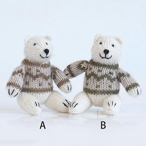 「Melange collection(メランジェコレクション)」の毛糸のオーナメント。可愛らしく温もりのあるアイテムは1点1点が手作りのフェアトレード商品です。冬らしい模様のセーターを着て、にっこりと笑う可愛らしいシロクマのオーナメントで...