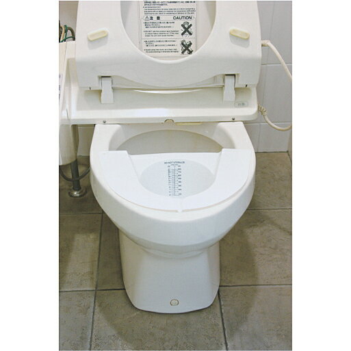 商品説明 ●自然な排尿姿勢で採尿できるユーリンパンです。●溝があり、尿カップや蓄尿瓶への移し替えも容易です。●50ml単位で800mlまで目盛が付いています。 商品スペック ●容量：800ml ●入数：100枚 ●材質：ポリプロピレンカタロ...