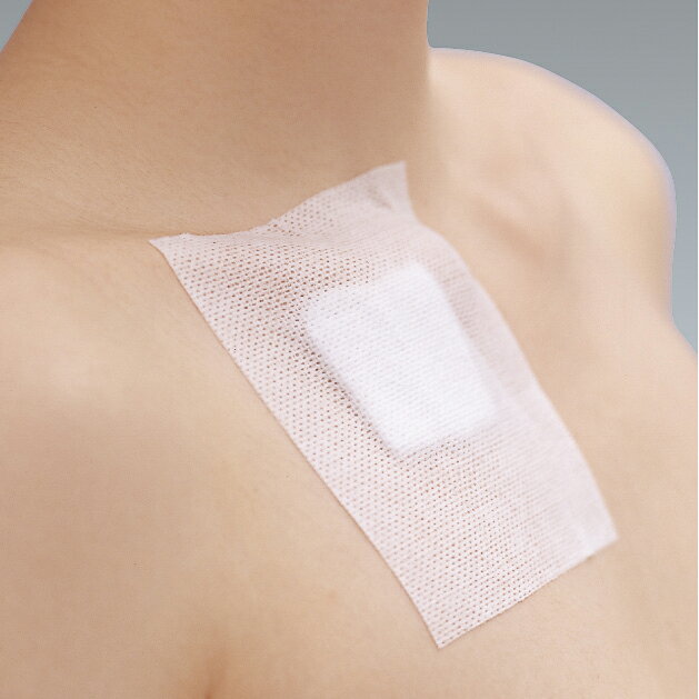 商品説明 ●粘着性伸縮ガーゼ包帯。●高通気性のメッシュ状不織布を使用しているので、皮膚呼吸を妨げません。●適度な柔軟性を持ち、曲部への貼付も容易です。●カラーは2色で、用途や部位に合わせて選択できます。●19651〜19653は便利な少量タ...