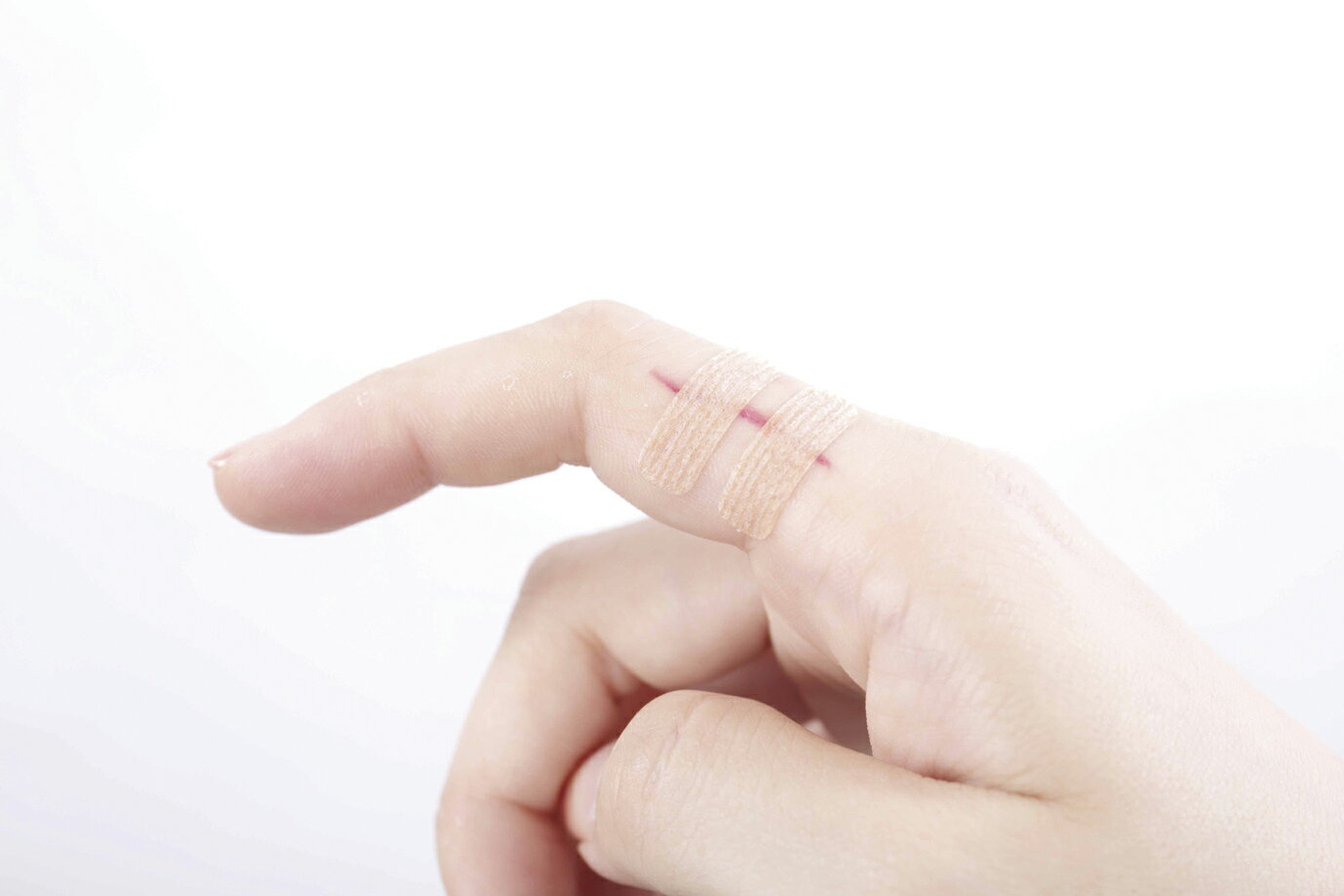 商品説明 ●付着性・強度に優れており、創をしっかり閉鎖します。●手術創や小外傷の閉鎖、縫合部の補強に。 商品スペック ●製品サイズ：4×76mm ●入数：120本カタログコード:24-5411-01マツヨシコード:00135712分類:一般...