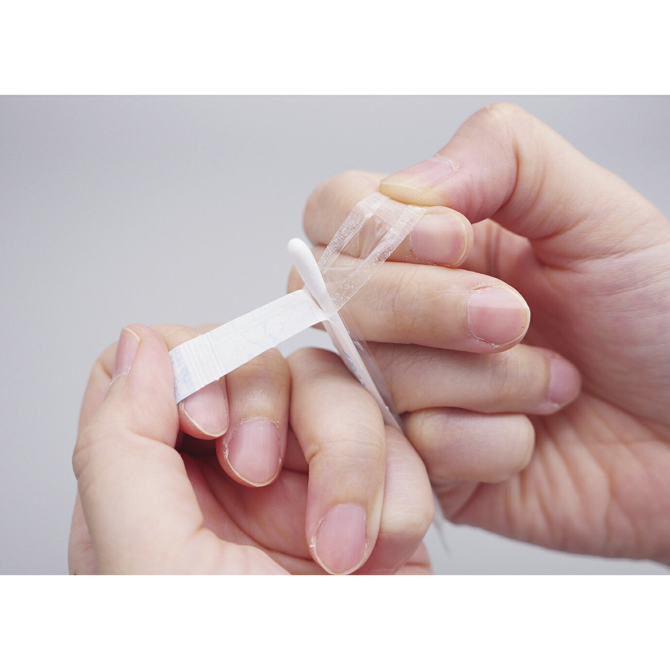 商品説明 ●1本ずつ個包装にした綿棒に滅菌処理をした清潔な綿棒です。●形状は使いやすいスタンダードタイプで幅広い用途に最適です。●EOG滅菌済。 商品スペック ●規格：スタンダード ●製品サイズ：W90×D18×H157mm ●入数：30本...