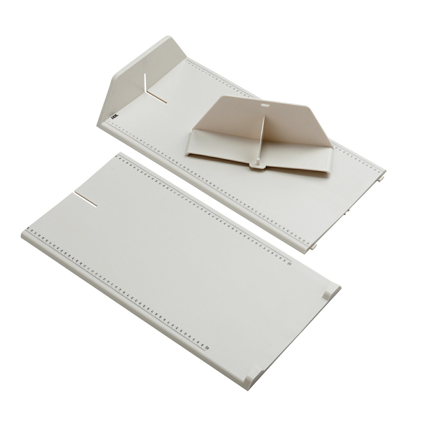 商品説明 ●カーソル部を溝にセットするだけの軽量で使いやすいスライドタイプ。●3つのパーツに分かれ、コンパクトに収納できます。●溝の左右に目盛が表示されています。 商品スペック ●製品サイズ：W280×L1260×H90mm ●重量：約58...