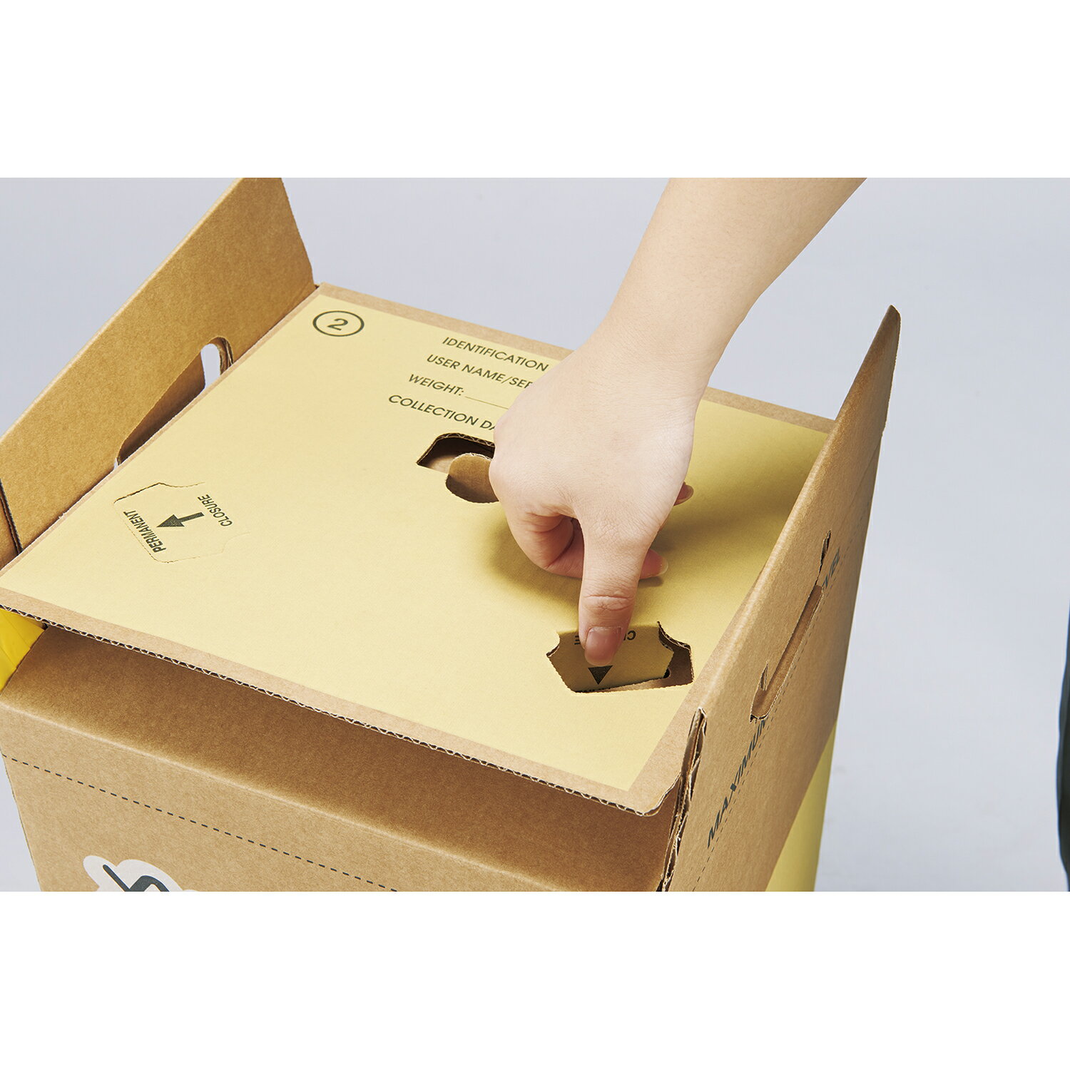 商品説明 ●医療鋭利物用容器などの性能規準「NFX30　500（フランス）」「BS73.20（英国）」に対応し、長年フランスや他の諸外国にて実績があります。●内側にポリエチレン袋の付いたコンテナーボックスです。●フタを密閉できる仕様なので、...