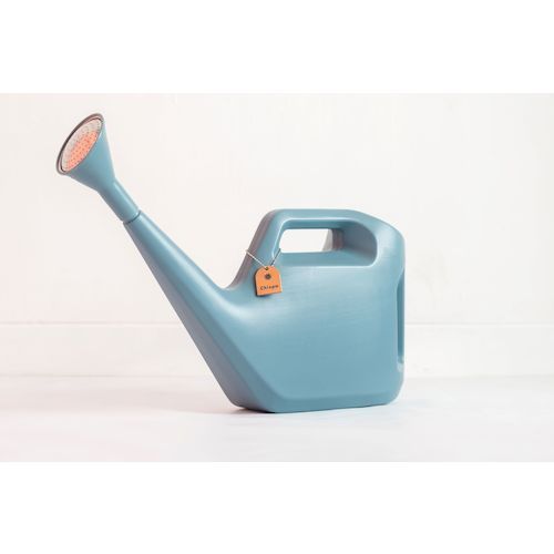 特長:●耐候材入りで長い年数使用可能です 仕様:●容量(L)：5●色：ブルーグレー●幅(mm)：470●奥行(mm)：120●高さ(mm)：275 仕様2:●ガーデニングシャワー如雨露10Lネイビーブルー 材質／仕上:●本体：ポリエチレン、...