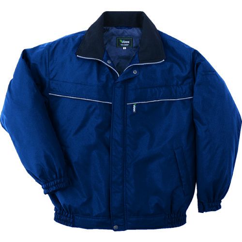 特長:●動きやすさを最重視した、軽量防風防寒服です。●身頃には防風フィルムが貼られているので、風を通さず温かいです。●透湿性もあるのでムレにくいです。●反射パイピングを採用し、暗い倉庫内や夜間の作業事故防止に効果的です。●衿部分に収納可能な...