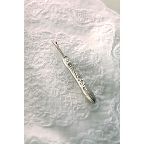特長:●純度100％の錫を使ったリッパーです。 用途:●ギフトアイテムとして。●ご自分のコレクションとして。 仕様:●全長(mm)：95 仕様2:●刃先：約29mm 材質／仕上:●刃先：鋼、柄部：錫100％、革ケース：牛革特長:●純度100...