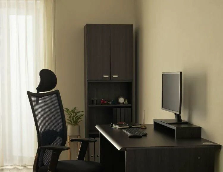 木扉の木目柄の向きは商品によって異なります。 書棚用の木扉は横木目、高荷重書棚用の木扉は縦木目仕様となります。 ※注意：モニターの発色の具合によって実際のものと色が異なる場合があります。