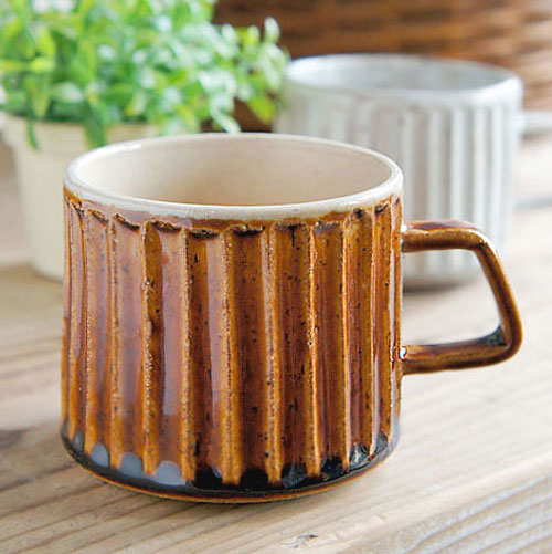 商品情報 サイズ・容量 約W110×D85×H73mm 約250cc 材質・カラー 美濃 駄知／土物 アメ釉 ご使用方法 電子レンジ・食器洗い乾燥機使用不可 ティーマット等を敷いてお使いください その他 アウトレットではありません 仕様は予...