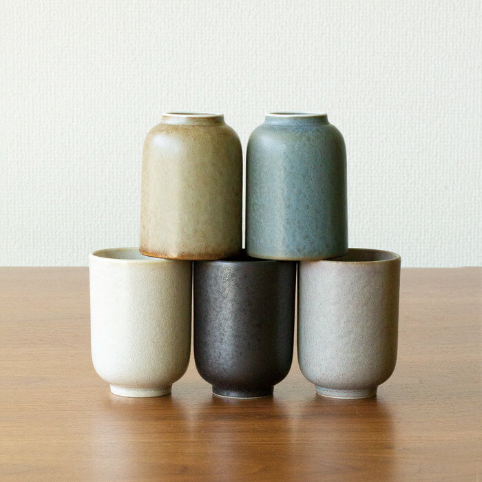 商品情報 サイズ（約） 直径6.3cm×高さ8.5cm 容量・重さ（約） 180cc（満水時）133g カラー シルバーブラウン・シルバー黒マット・グレージュ グレージュブルーの5色 材質・生産地 磁器・美濃 駄知 ご使用方法 オーブン・電...