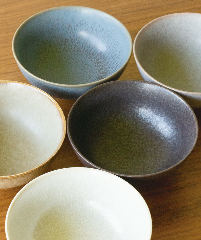 商品情報 サイズ（約） 直径11.8cm×高さ5.3cm 容量・重さ（約） 270cc（満水時）172g カラー シルバーブラウン・シルバー黒マット・グレージュ グレージュブルーの5色 材質・生産地 磁器・美濃 駄知 ご使用方法 オーブン・...