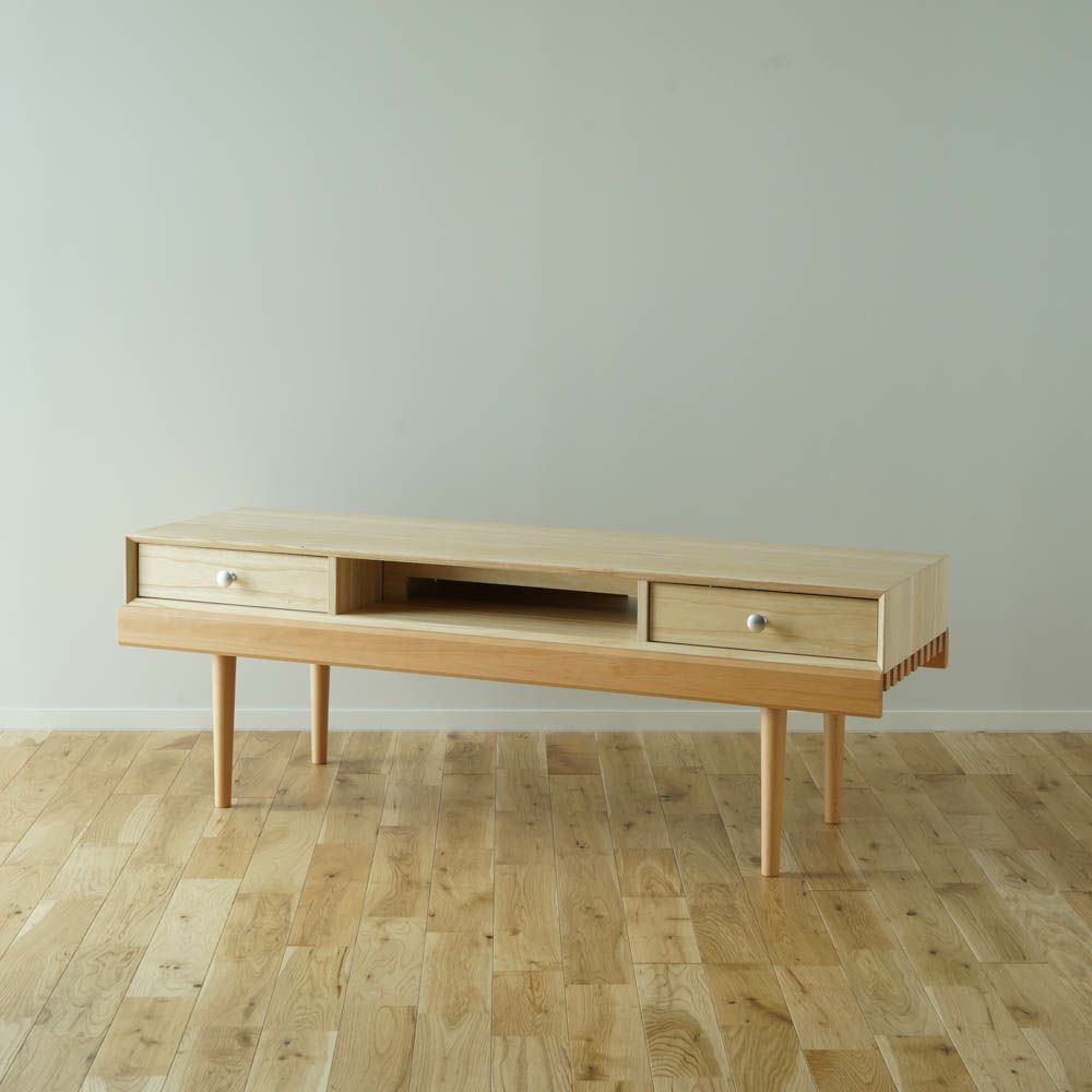 商品スペック サイズ 幅126.0　奥行42.0　高さ43.5cm 素材 ボックス：桐　ウレタン塗装仕上げ ベンチ：ブナ　ウレタン塗装仕上げ レッグ：ブナ　ウレタン塗装仕上げ 取手：アルミニウム　無塗装 その他 日本製 3年保証 ベンチは脚...