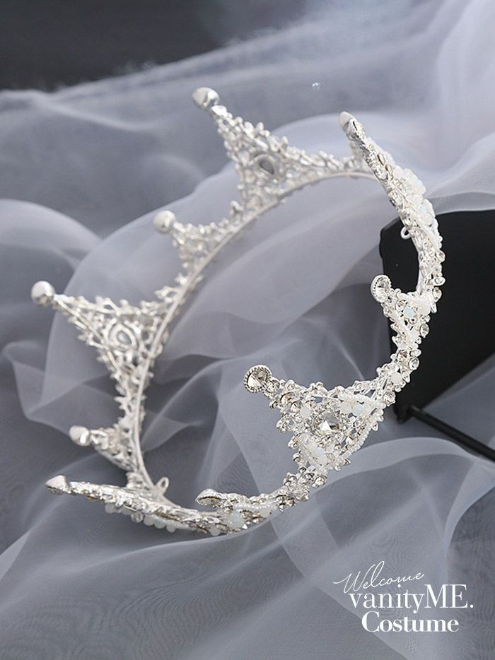 ドレスアクセサリーはこちら!! 商品スペック（平置き実寸） 品番vcsit-23330 カラーシルバー 寸法長さ：約50cm(直径約15cm) 高さ：約5.5cm ご注意※上記のサイズ記載は平置きサイズです。若干の誤差がございますがご了承く...