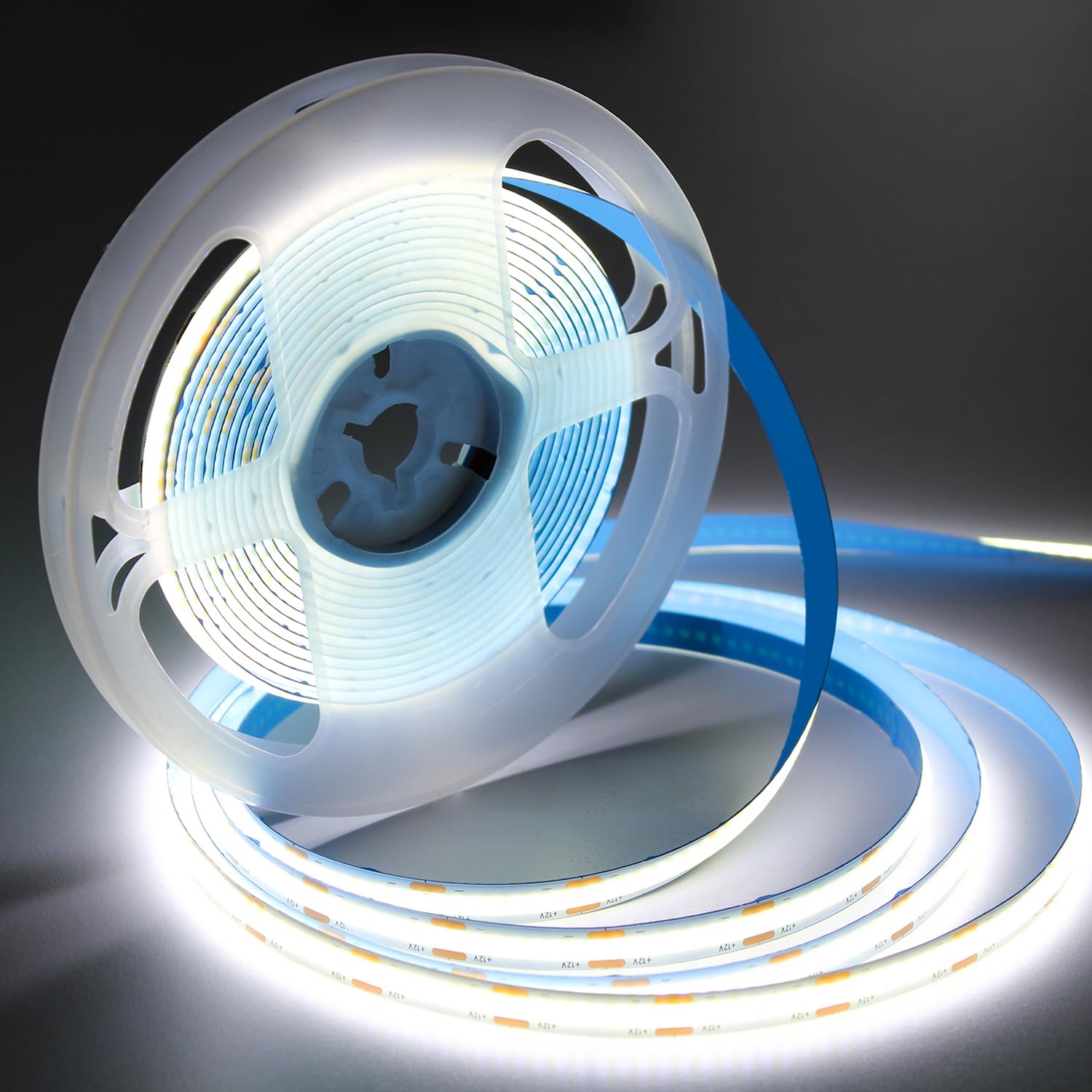 ・【高輝度・CRI93+】このLEDテープライトは1600個のLEDチップを搭載しており、高輝度でムラのない均一な発光が特徴です。演色評価数は93以上で、目に優しい照明環境を提供します。・【省エネ・環境配慮】このテープライトの入力電圧は12...