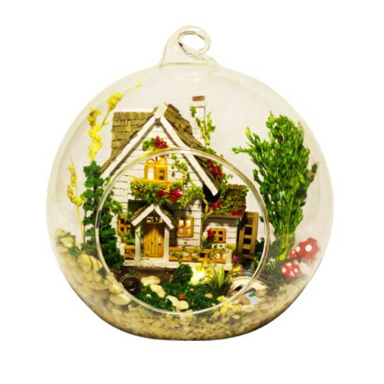 ガラスボール型 LEDライト点灯 組み立て式　ドールハウス 商　品　説　明 組立式で楽しさ広がるドールハウス 作って楽しい、飾って嬉しいガラスボール型のドールハウス。 家の中のLEDライトが点灯します。 帰宅時や来客が来た際に演出してくれま...