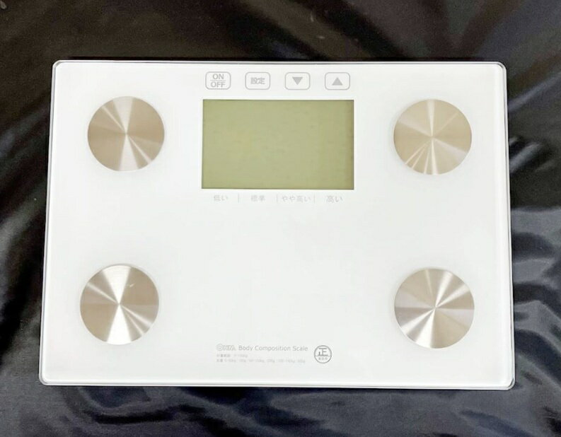 OHM オーム電機 体重体組成計 バックライト付 ホワイト HB-KG12H2-W 08-3907 商　品　説　明 動作確認済み。アルコールで簡易清掃しています。体重計裏側の滑り止めゴム部品に汚れが見られます。予めご理解ご了承の上お買い求め...
