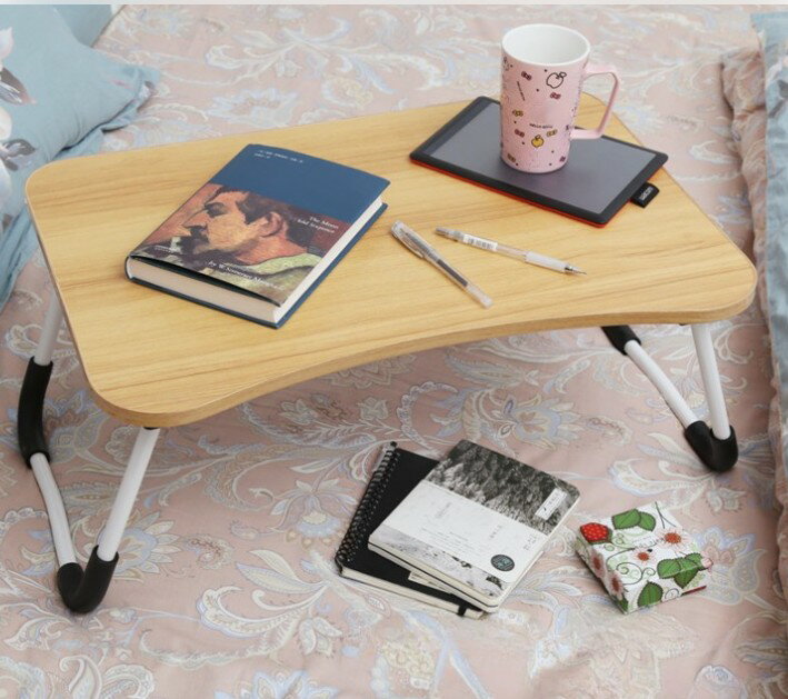 折り畳みテーブル ローテーブル60x40x高さ28cmフラットタイプ クルミ ブラウン 商　品　説　明 子供用やおひとり様用など幅広く使える折り畳みローテーブルです。 滑り止め付きの足は、組み立ても折り畳みもとっても簡単。フロアだけでなく、...