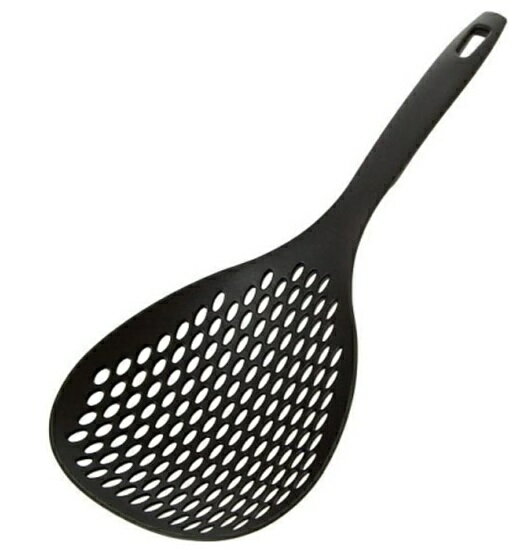 アルティス ホームシェフ ビックメッシュスプーン ブラック 商　品　説　明 ゆでた野菜をすくえます。耐熱温度210℃ですので揚げ物もすくえます。 つなぎ目のない一体成形ですので洗いやすくキレイにお使いいただけます。 ●熱に強い66ナイロン製...