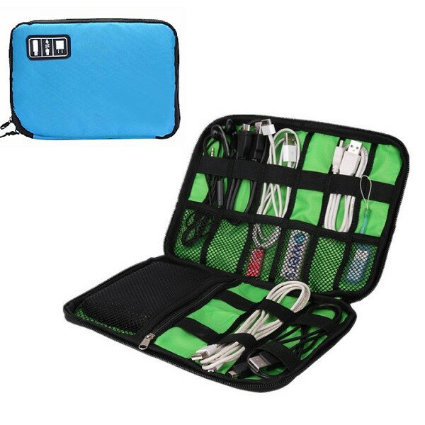 万能モバイル収納ケース ブルー 商　品　説　明 充電ケーブル、モバイルバッテリー、ポータブルHDD、イヤホンコード、SDカード等の小物を分類収納。 オープンの際に収納品が一目で分かるので使い勝手が大変良いです。 軽量・生活防水ですので持ち運...
