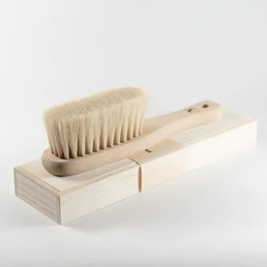 浅草アートブラシ カシミヤ用洋服ブラシ スクエア 桐箱入り 白馬尾毛100% 高級ブラシ 日本製 職人仕上げ ニット・カシミヤ・ウール・スーツ対応 衣類ケア 静電気軽減 商　品　説　明 新品、未使用、未開封。付属品はカシミヤ用洋服ブラシ「ス...