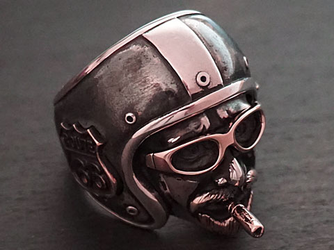 【good vibrations/グッドバイブレーションズ】 様々な国の文化や信仰、芸術や音楽からインスピレーションを受け、それらをデザインに取り入れ独自のスタイルを確立した海外発の人気ジュエリーブランド。 国道66号線(U.S. Rout...