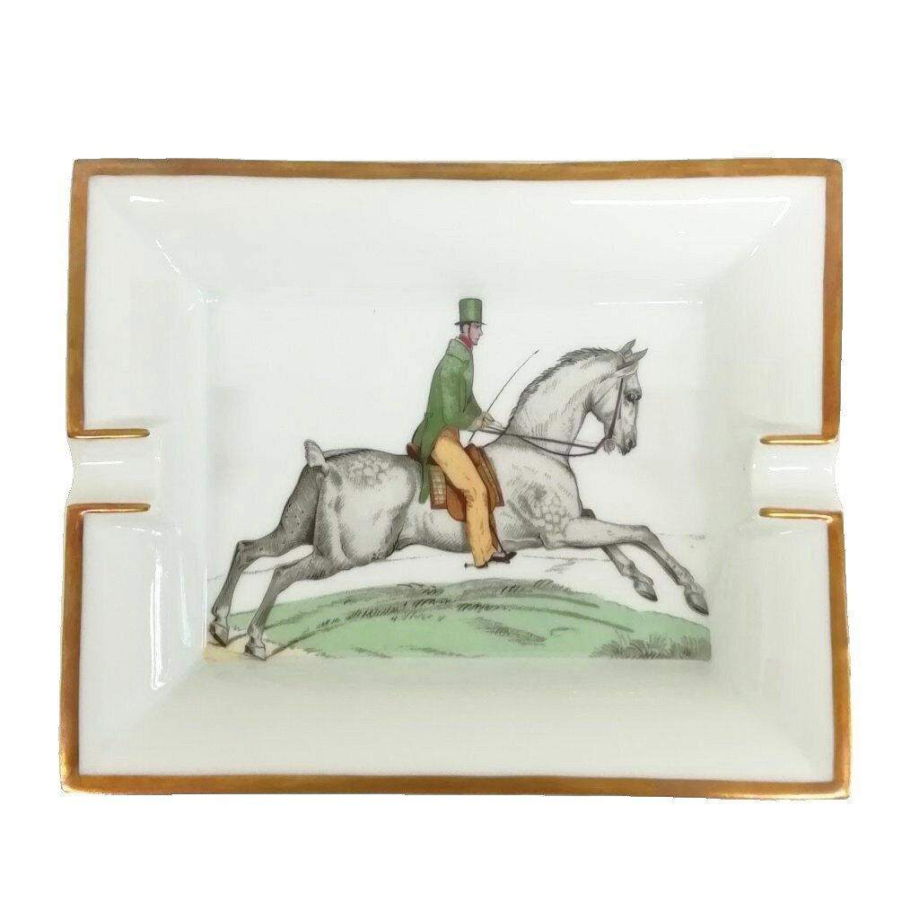 【中古】エルメス HERMES ヴィンテージ 騎馬柄 金彩 アッシュトレイ 灰皿 陶磁器 【ベクトル 古着】 260729ブランドエルメス HERMES実寸サイズ約19×15.5　　高さ/約4　素材陶磁器色陶磁器状態・付属の保管箱、包み紙に...