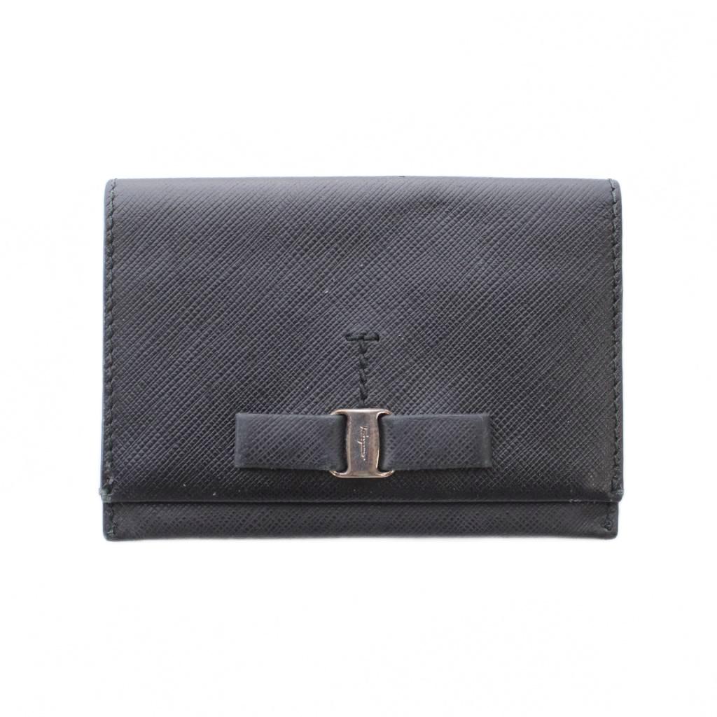 【中古】サルヴァトーレフェラガモ Salvatore Ferragamo ヴァラリボン カードケース レザー 本革 黒 ブラック 型押し リボン装飾 /RI ■OS ■OH レディース 【ベクトル 古着】 260427ブランドサルヴァトーレ...