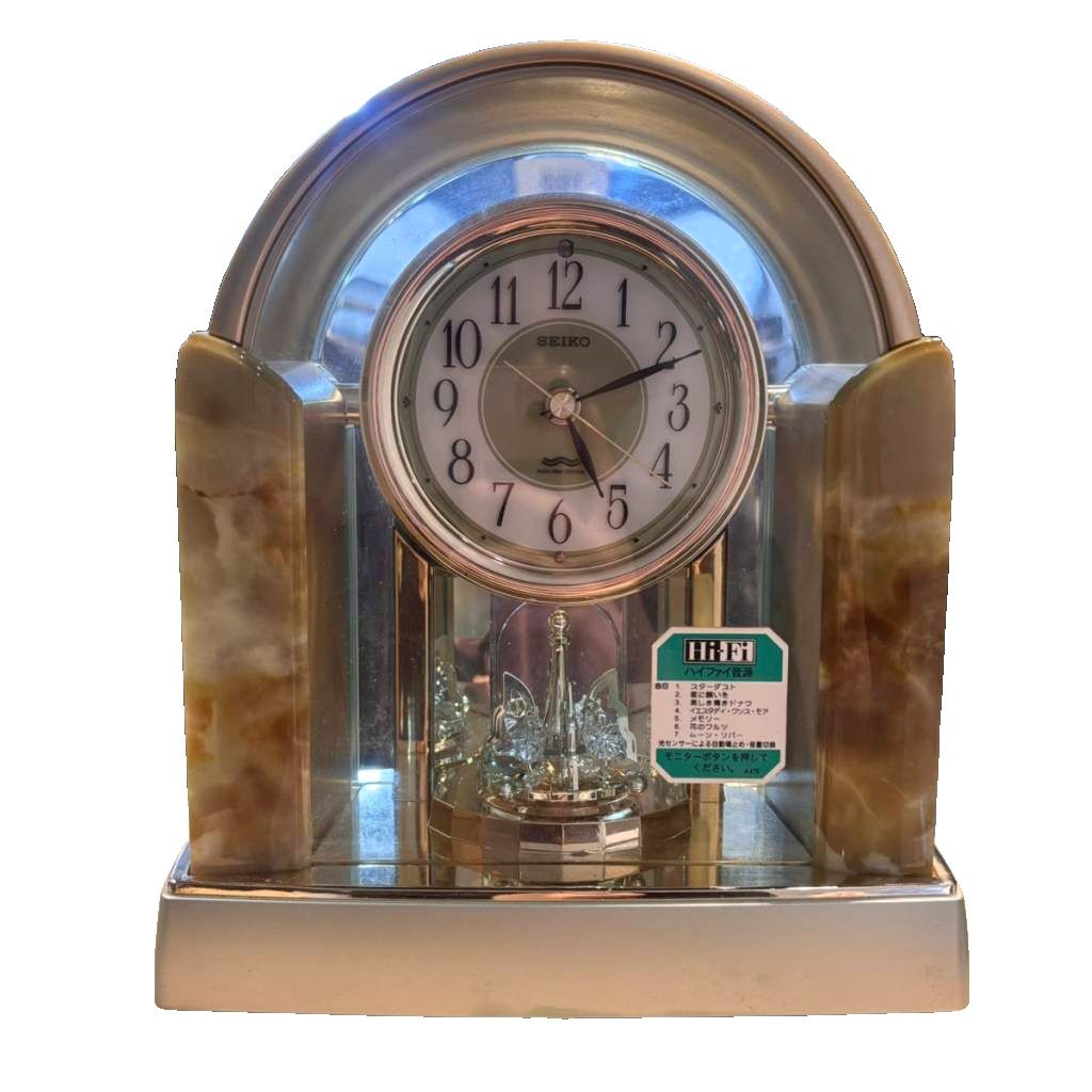 【中古】セイコー SEIKO 100期記念 置き時計 稼働品 緑系 ■GY99 その他 【ベクトル 古着】 260419ブランドセイコー SEIKO実寸サイズヨコ：約25cm　タテ：約27cm　マチ：約13cm　　色緑系状態・マチ部分に擦れ...
