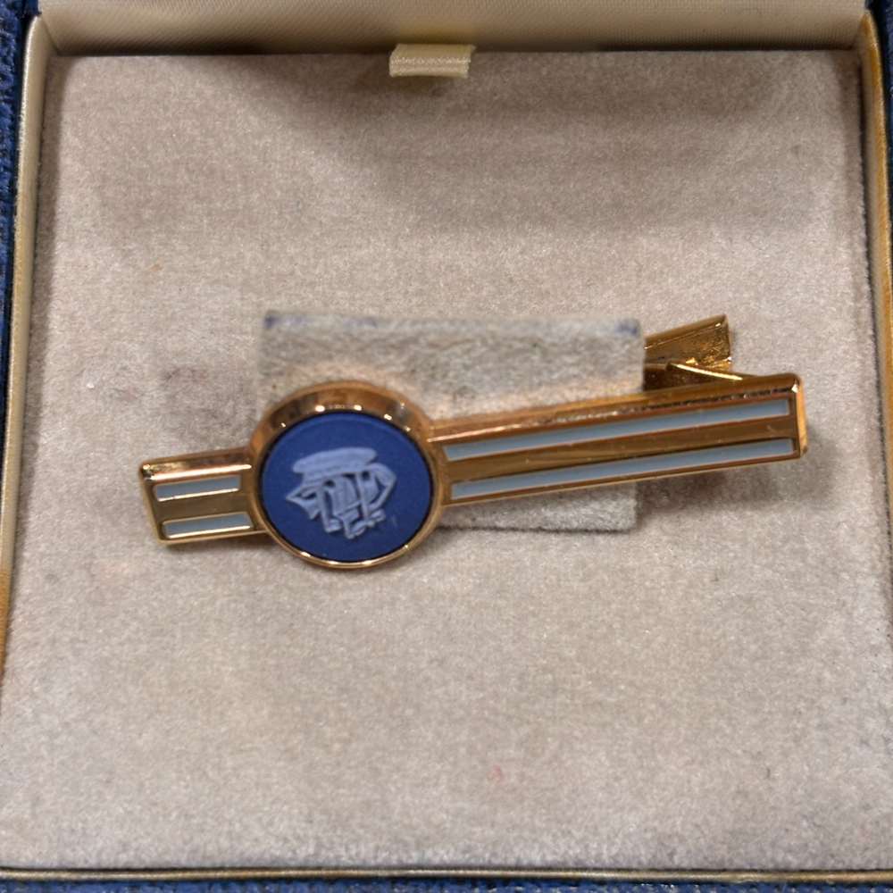【中古】ウェッジウッド WEDGWOOD ネクタイピン 箱付き ゴールドカラー ■GY99 メンズ 【ベクトル 古着】 260728ブランドウェッジウッド WEDGWOOD実寸サイズ全長 約5cm　色ゴールドカラー状態・金具に傷があります。...