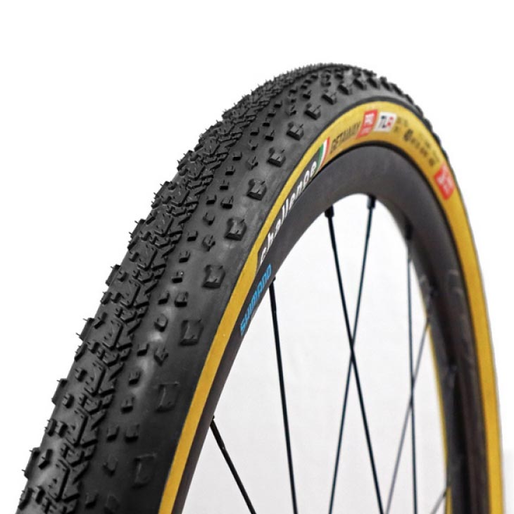 ■カラー：ブラック/タン ■サイズ：700×40mm ■チューブレスレディ ■260TPI ■アラミドビード ■JAN：【】 ※商品のスペック・パッケージ・デザインは予告なく変更される場合がございます。 　予めご了承ください。challen...