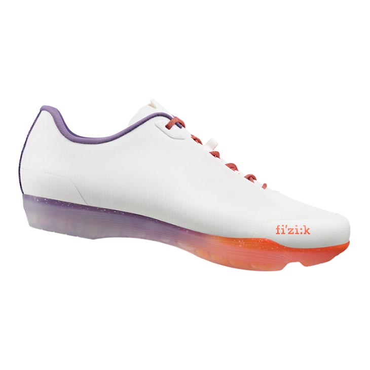 【ご注文時のご注意】 サイズ交換は全モデルお受け出来ません。 予めサイズをお確かめのうえ、ご注文をお願致します。 何卒ご注意とご理解を頂きますようお願致します。 ■カラー：ホワイト/オレンジ ■サイズ：36.0〜45.0 ※ハーフサイズなし...