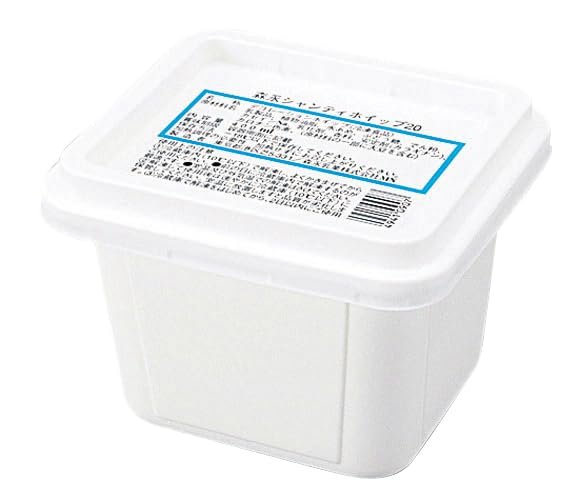 ※他店舗と在庫併用の為、品切れの場合は、ご容赦ください。商品紹介絞りエッジのでない柔らかい、高グレード箱型冷凍ホイップです。原材料・成分乳製品、植物油脂、水あめ、ぶどう糖／カゼインNa、乳化剤、加工でん粉、香料、安定剤（カラギナン）、カロテ...