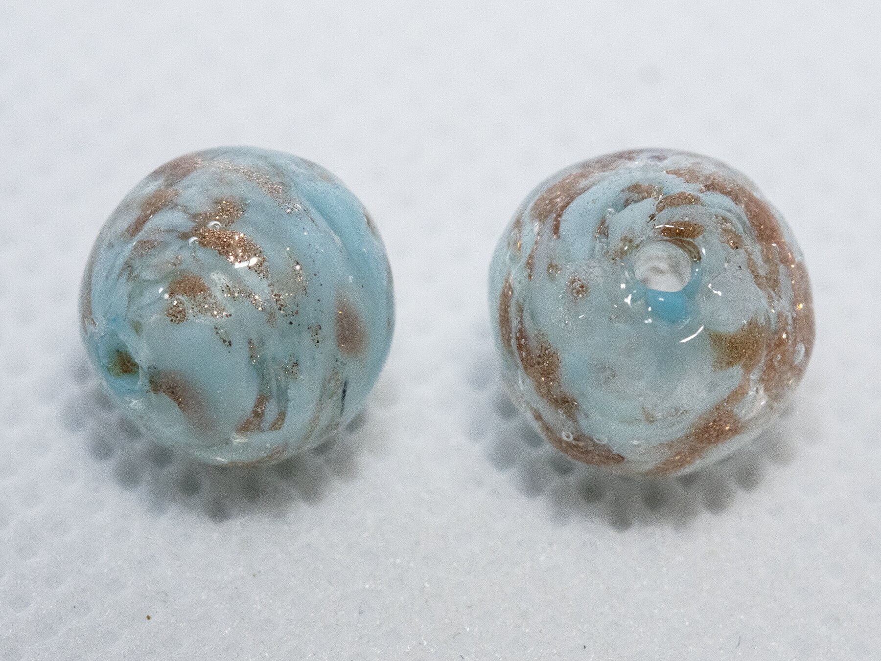 商品情報サイズ10ミリ素材ガラス注意点モニターの発色具合により色合いが異なる場合がございます。ベネチアンビーズ トンド 10ミリ ソンメルソ ターコイズ 2個入り アクセサリーパーツ ビーズストーン ネックレスばかりでなく、イヤリングや指輪...