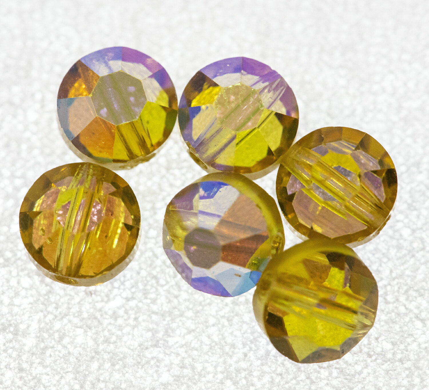 商品情報サイズ5ミリ素材ガラス注意点モニターの発色具合により色合いが異なる場合がございます。ヴィンテージスワロフスキーについて・約25年前、ヴェネツィアの工房ジョリーのオーナーであるモニカ氏から、彼女の祖父の時代からの在庫を譲り受けたもので...