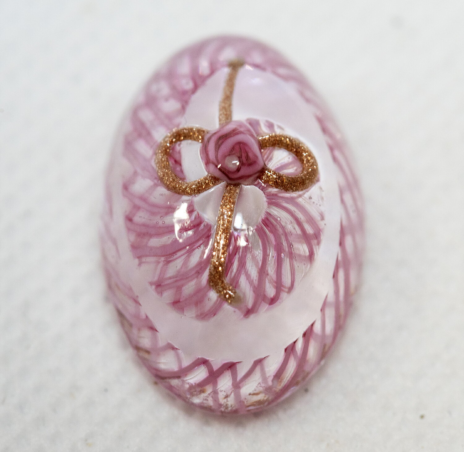 商品情報サイズ24ミリ×15ミリ素材ガラス注意点モニターの発色具合により、色合いが異なる場合がございます。レーシー カボション ピンク チェコビーズ ボヘミアンビーズ ビーズパーツ アクセサリーパーツ 穴のあいていないビーズです。フレーミン...