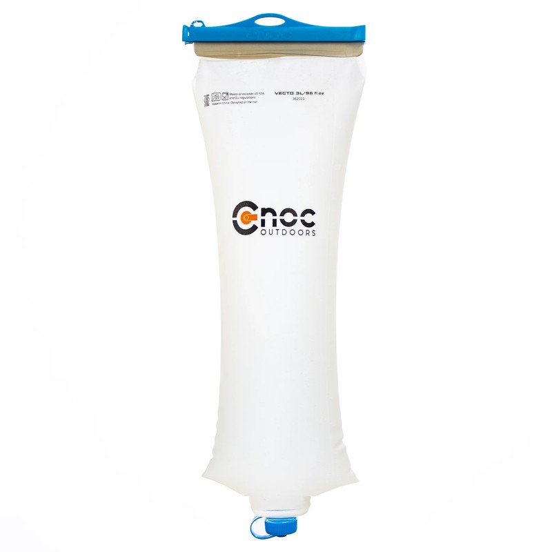 CNOC[クノック]ヴェクト 3L 28mm 商品詳細 バックカントリーでの水の持ち運びもソフトで折りたためるウォーターコンテナVectoを使えば簡単。 広い開口部分と、狭い口金部分両サイドからの容易な給水を可能にしたデュアル開口システム。...