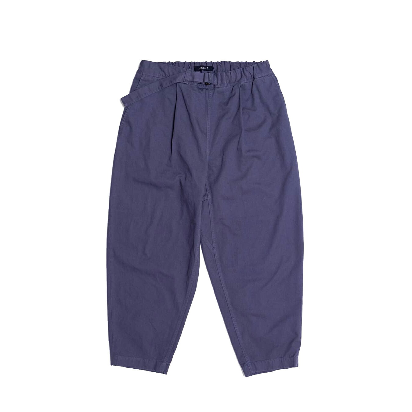 EEZZEE[イージー]EEZZEE PANTS / Fadeway Cotton BlueGray 商品説明 季節を問わず活躍し、毎日のコーディネートに自然と馴染む一本。このパンツは、コットン100％の素材を使用し、気負わず洗えて、気軽に...