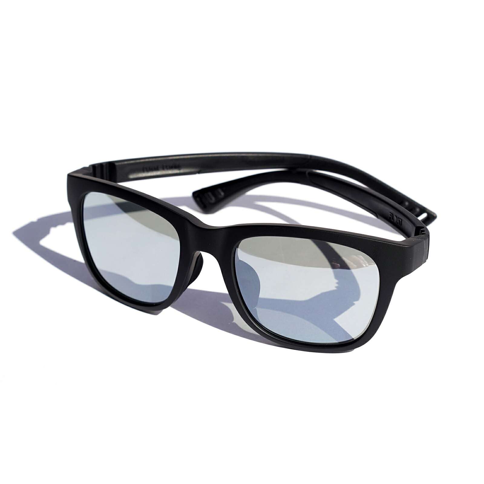 FLOAT[フロート]LONE PINE MAT BLACK/Lt.GY FMR LOCK TEMPLE BLACK 商品説明 LONEPINEのデザインはオーソドックスなスクエア型。薄いミラー加工（フラッシュミラー加工）を施したライトグレ...