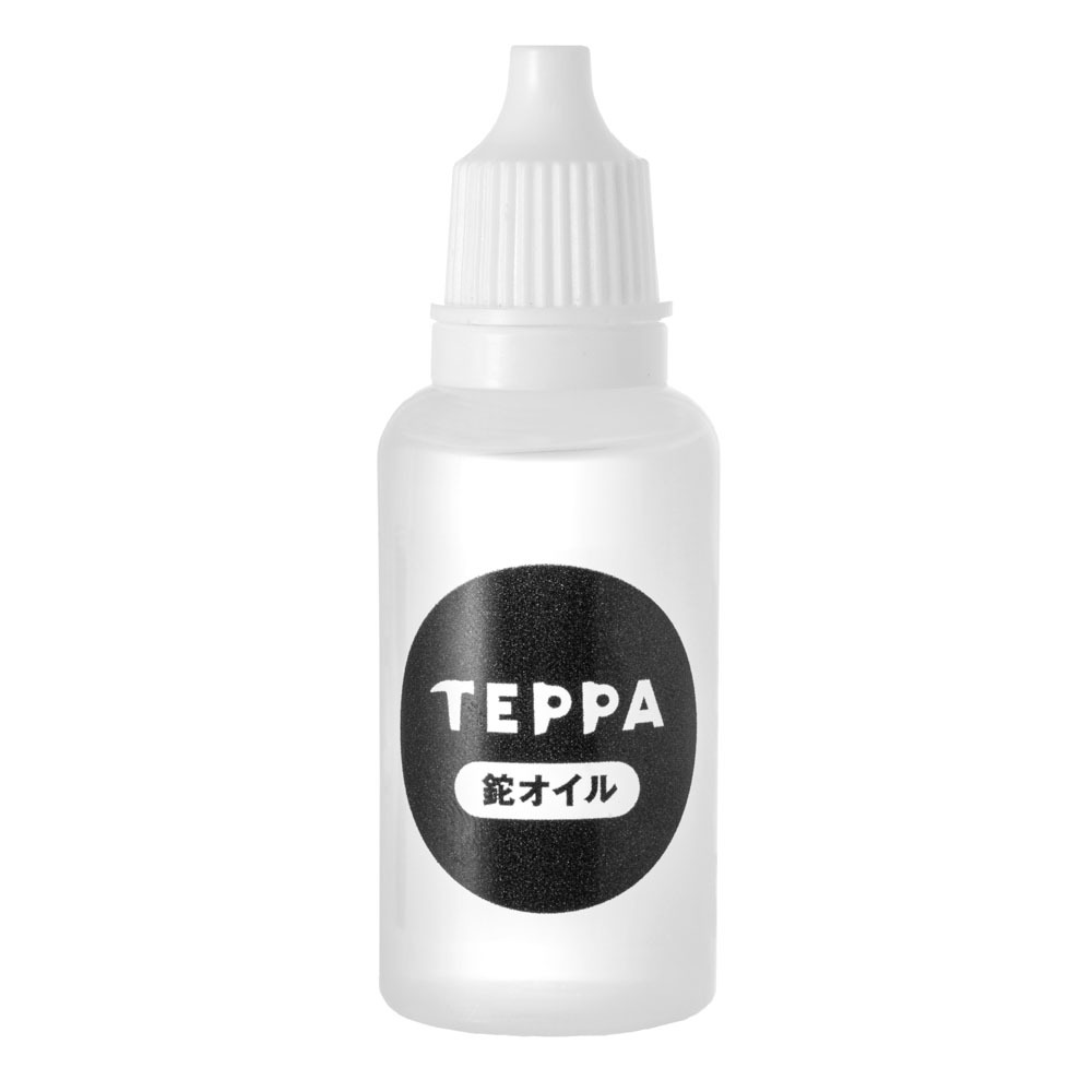 TEPPA[テッパ]オイル 商品説明 鉈用の防錆オイル。使用後に少量伸ばしながら塗布することで鉈の刃をサビから守ることができます。 使用方法 刃物のサビや汚れ、水分をよく落としウエス等で本商品を塗布してください。 スペック 総重量 内容量1...