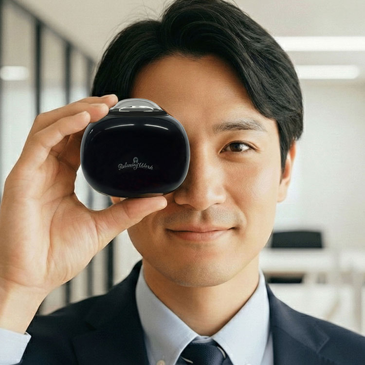 アイナガラ ブラックは、視界をふさがずに片目ずつケアできる“ながら美容”にぴったりのアイケアアイテムです。ミスト・振動・ヒーター機能を搭載し、疲れた目元をやさしくほぐしながら心地よく温めます。軽量＆コンパクトなコードレス設計で、自宅はもちろ...