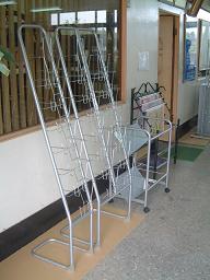 124958075197903 ・広告文責（株式会社ビッグフィールド ・072-997-4317）カテゴリー1：店舗・販促用品カテゴリー2：看板・サイン・ディスプレイ＞カタログスタンド・ラックJAN：4958075197902. ： W54...