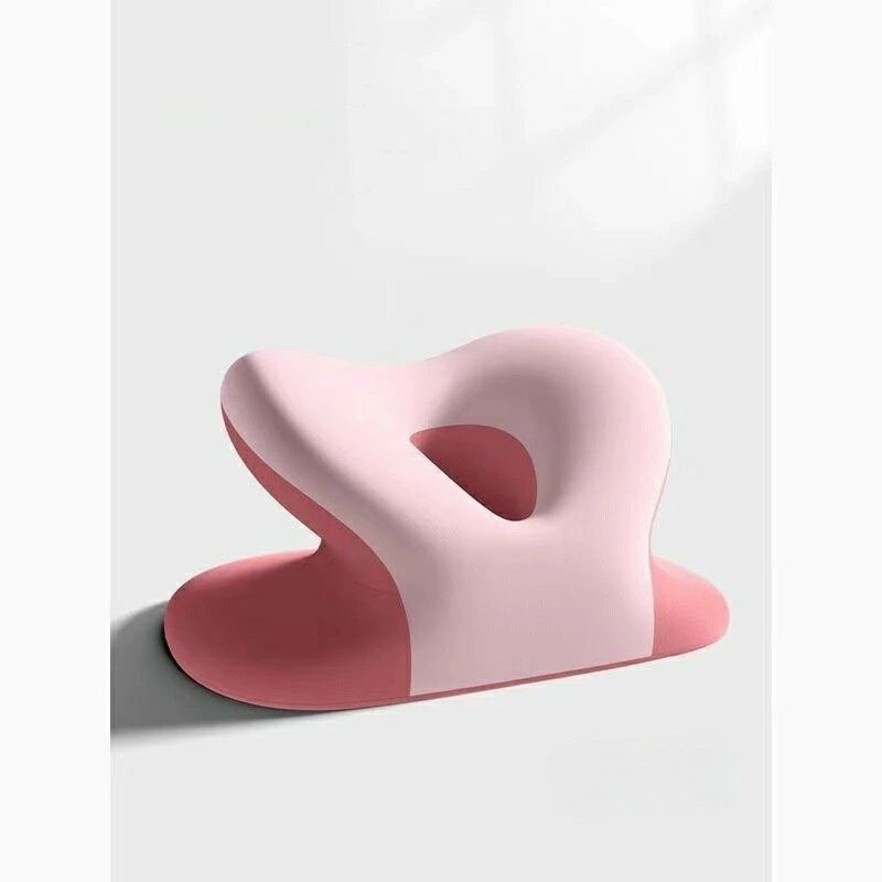 製品説明：このオフィス用お昼寝枕は、高品質の低反発フォームを使用し、大人と学生向けに特別に設計されています。仕事や勉強の合間の休憩に最適です。オフィス、学校、自宅など、どこでもこのうつ伏せ寝枕は疲労を効果的に軽減し、短時間のお昼寝中に快適で...