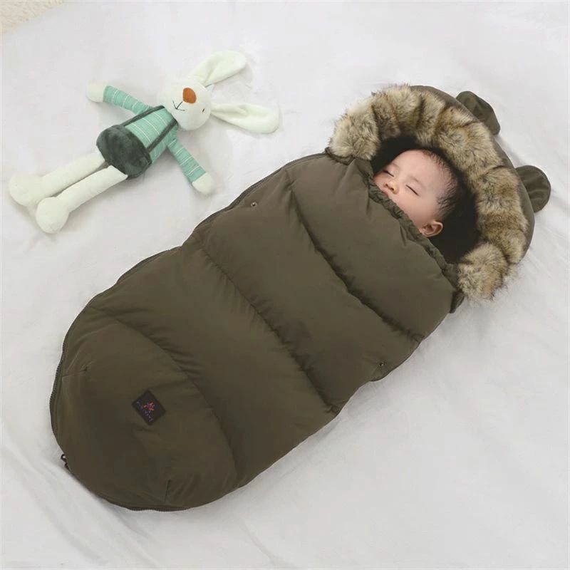 【赤ちゃんに快適な睡眠を】閉じた子供用寝袋は、赤ちゃんが寝ている間にキルトを蹴り飛ばすのを防ぎます。赤ちゃんは寝袋の中で好きな姿勢で眠ることができるので、活発な性格が発揮され、風邪をひくのを防ぐことができます。 【厚手で暖かい】 ポリエステ...