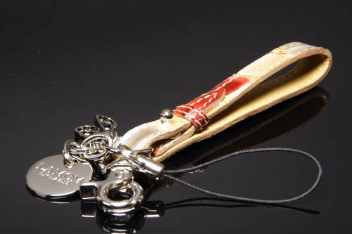 仕様 　長さ(革部分) 　9cm 　幅 　0.7cm 　デザイン 　LAMOM DICLASSIS 三澤滿江子 　革生産 　イタリア CO.R.IPEL社(MADE IN ITALY) 　生産 　日本(MADE IN JAPAN) モニター...