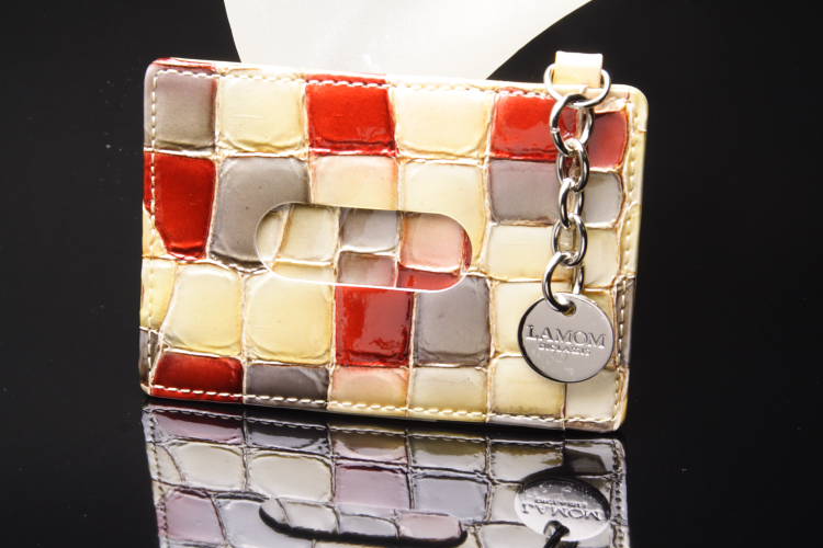 仕様 　ヨコ 　10.5cm 　タテ 　7cm 　デザイン 　LAMOM DICLASSIS 三澤滿江子 　革生産 　イタリア CO.R.IPEL社(MADE IN ITALY) 　生産 　日本(MADE IN JAPAN)QVCのCOCC...