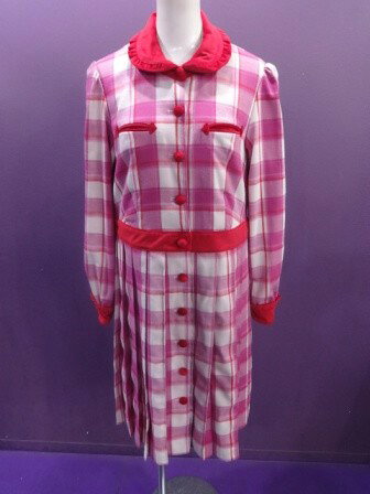 ■ランク：A　 ■色：ピンク ■サイズ：M　着丈約98cm　肩幅約38cm　バスト約96cm　ウエスト切替部分約86cm ※多少サイズが前後する場合がございます。4〜5cm程度のゆとりをみてお買い求め頂くことをお勧めいたします。 ■品質表示...