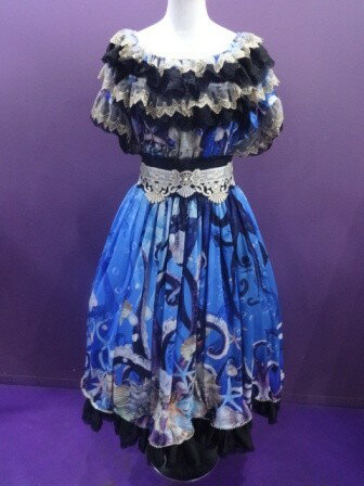 ■ランク：A ■色:黒Xプリント ■サイズ：着丈約123cm（裾フリル含む）　バスト約86cm～　ウエスト約60cm～ ※多少サイズが前後する場合がございます。 ゆとりをみてお買い求め頂くことをお勧めいたします。 ■品質表示：本体　ポリエス...