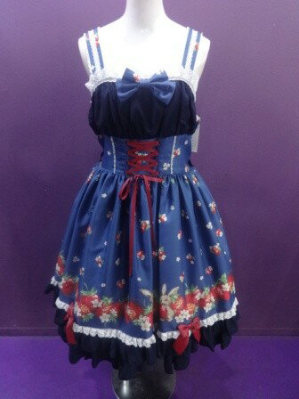 ■ランク：未使用品 ■色：紺系 ■サイズ：※プラスサイズ　着丈約103cm（フリル込み）　バスト約99cm〜最大144cm　ウエスト約87cm〜最大129cm ※後ろがシャーリングですので融通が利きます。 ※上記はメーカー発表サイズになりま...