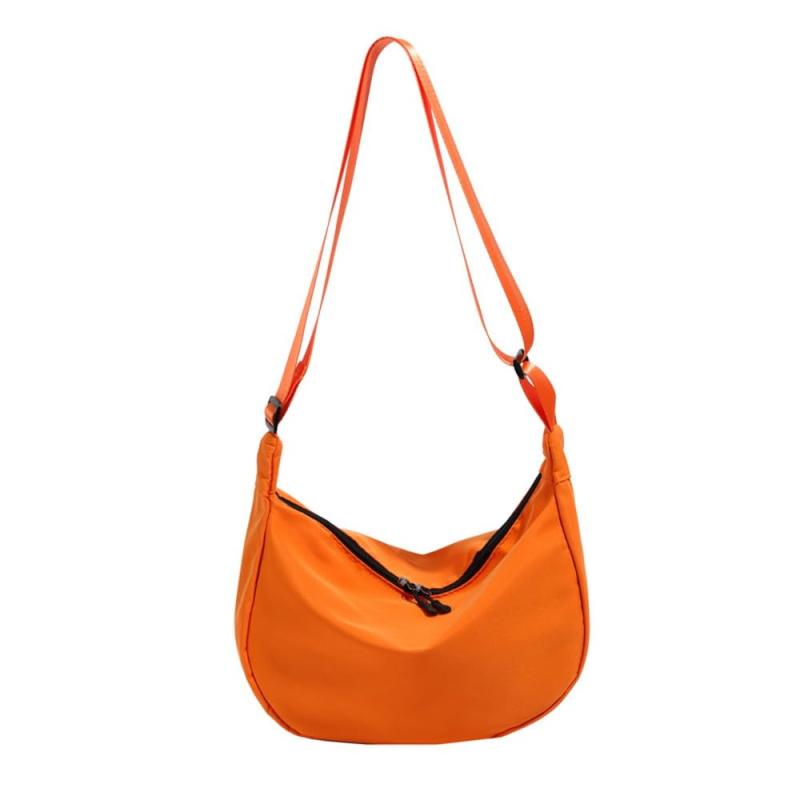 [Beatus] 軽量 シンプル レディース ショルダーバッグ 長財布も入る ちょうどいいサイズ感重さわずか110g ナイロン素材を使用した軽量・シンプルなショルダーバッグ。普段使いのバッグとしてはもちろん、旅先などでカバンにしまっておけば...