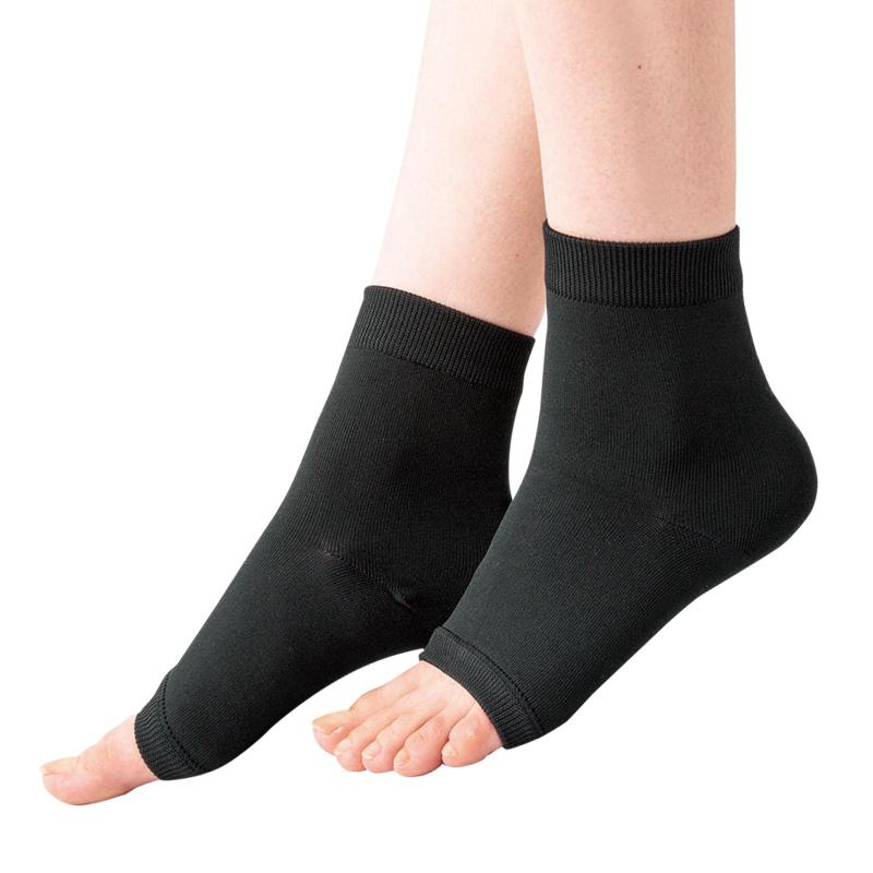 [Comolife] かかとケア 391550 ブラック履くだけで乾燥かかとがしっとり潤いかかとに美容成分配合就寝時にもお使いいただけますクリームでケアするのはベタついて苦手という方にもサラリとした生地に伸縮性は抜群ラクな履き心地【仕様：適...