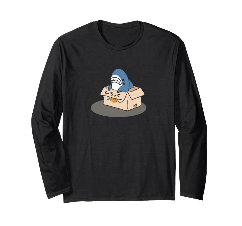 箱入りサメ 長袖Tシャツ箱に収まったサメのカワイイイラストです。キュートにデフォルメされたサメの、ちょっぴりシュールなデザイン です。長袖tシャツ